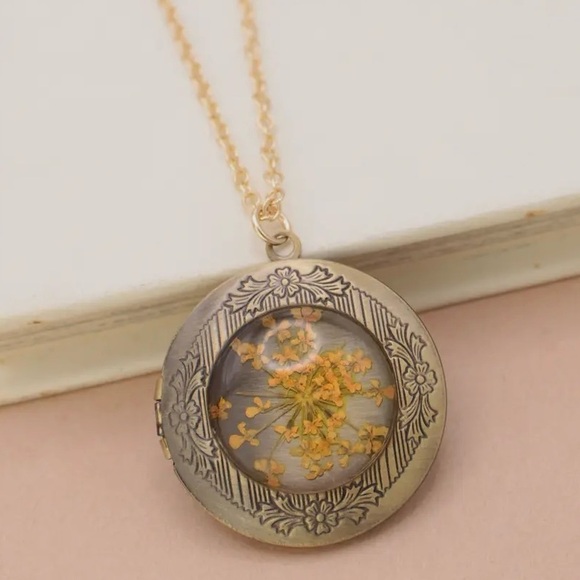 Jewelry | Locket With Dry Flowers Necklace Nwt | Poshmark